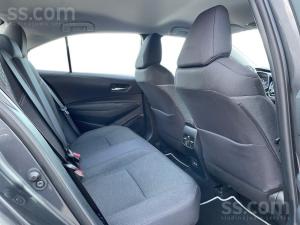 Pelēks Toyota Corolla 2025 Rīga, ar dzinēja tilpumu 1.80 L un nobraukumu 22 tūkst. km par 23990 €, foto 8 vietnē AUTOMOTO.COM.LV
