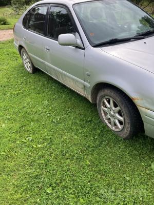 Grey Toyota Corolla 2000 in Ogre, with an engine capacity of 1.40 L and mileage of 0 thousand km for 600 €, photo 3 on AUTOMOTO.COM.LV