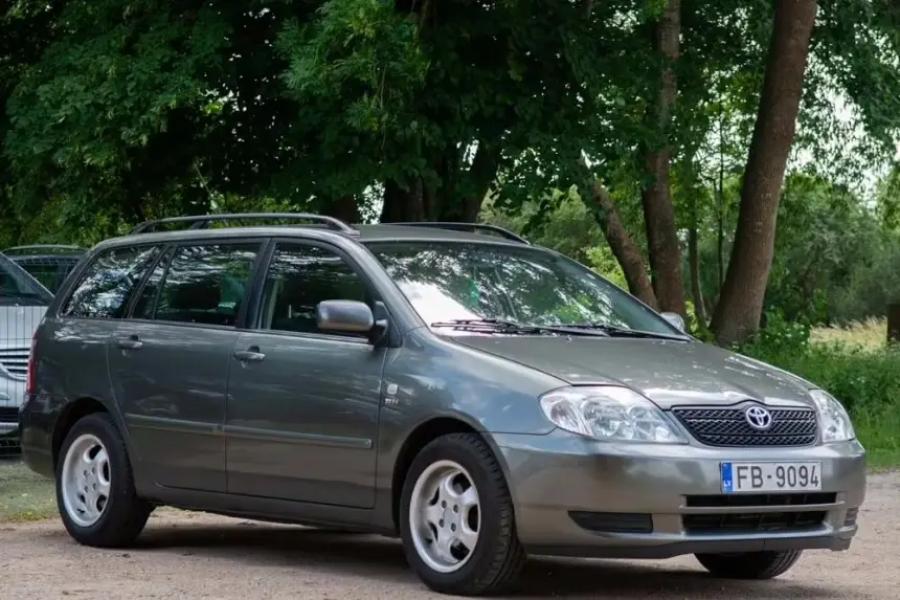 Pelēks Toyota Corolla 2003 Grobiņa, ar dzinēja tilpumu 1.60 L un nobraukumu 330 tūkst. km par 1500 €, foto 7 vietnē AUTOMOTO.COM.LV