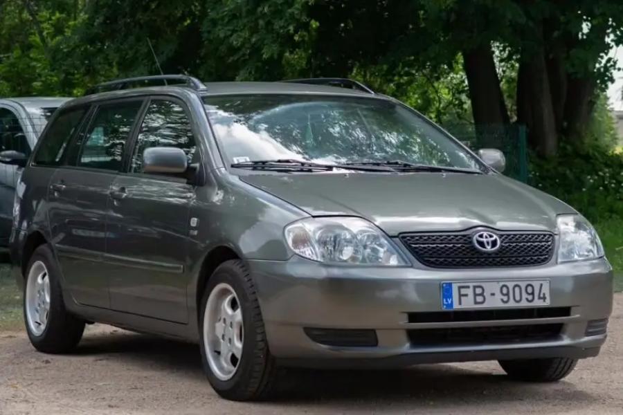 Pelēks Toyota Corolla 2003 Grobiņa, ar dzinēja tilpumu 1.60 L un nobraukumu 330 tūkst. km par 1500 €, foto 8 vietnē AUTOMOTO.COM.LV