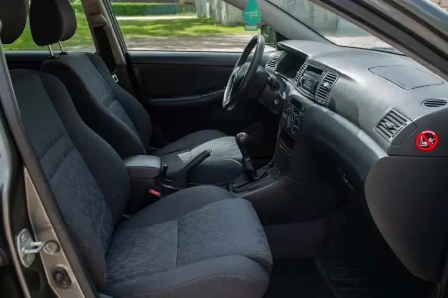 Pelēks Toyota Corolla 2003 Grobiņa, ar dzinēja tilpumu 1.60 L un nobraukumu 330 tūkst. km par 1500 €, foto 13 vietnē AUTOMOTO.COM.LV