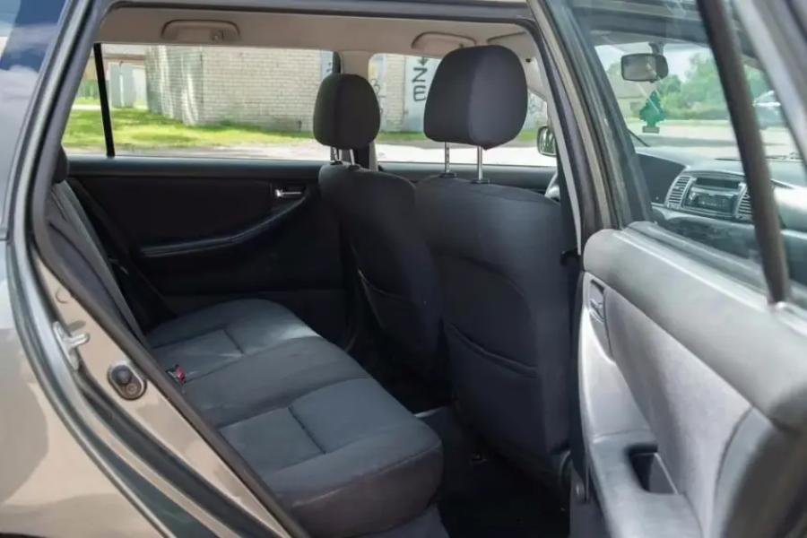 Pelēks Toyota Corolla 2003 Grobiņa, ar dzinēja tilpumu 1.60 L un nobraukumu 330 tūkst. km par 1500 €, foto 14 vietnē AUTOMOTO.COM.LV