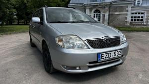 Pelēks Toyota Corolla 2003 Viļņa, ar dzinēja tilpumu 2.00 L un nobraukumu 311 tūkst. km par 1900 €, foto  vietnē AUTOMOTO.COM.LV