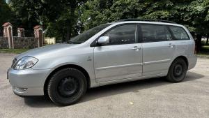 Pelēks Toyota Corolla 2003 Viļņa, ar dzinēja tilpumu 2.00 L un nobraukumu 311 tūkst. km par 1900 €, foto 5 vietnē AUTOMOTO.COM.LV
