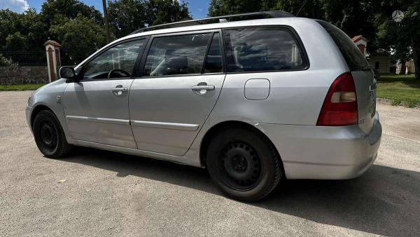 Pelēks Toyota Corolla 2003 Viļņa, ar dzinēja tilpumu 2.00 L un nobraukumu 311 tūkst. km par 1900 €, foto 7 vietnē AUTOMOTO.COM.LV