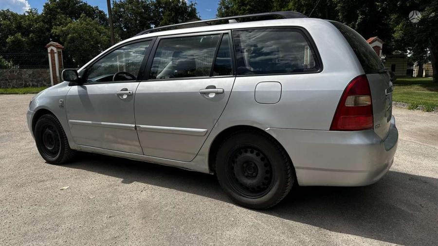 Pelēks Toyota Corolla 2003 Viļņa, ar dzinēja tilpumu 2.00 L un nobraukumu 311 tūkst. km par 1900 €, foto 8 vietnē AUTOMOTO.COM.LV