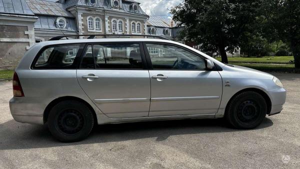 Pelēks Toyota Corolla 2003 Viļņa, ar dzinēja tilpumu 2.00 L un nobraukumu 311 tūkst. km par 1900 €, foto 8 vietnē AUTOMOTO.COM.LV