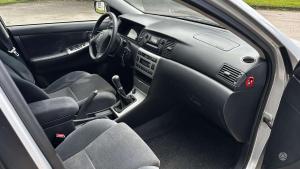 Pelēks Toyota Corolla 2003 Viļņa, ar dzinēja tilpumu 2.00 L un nobraukumu 311 tūkst. km par 1900 €, foto 10 vietnē AUTOMOTO.COM.LV