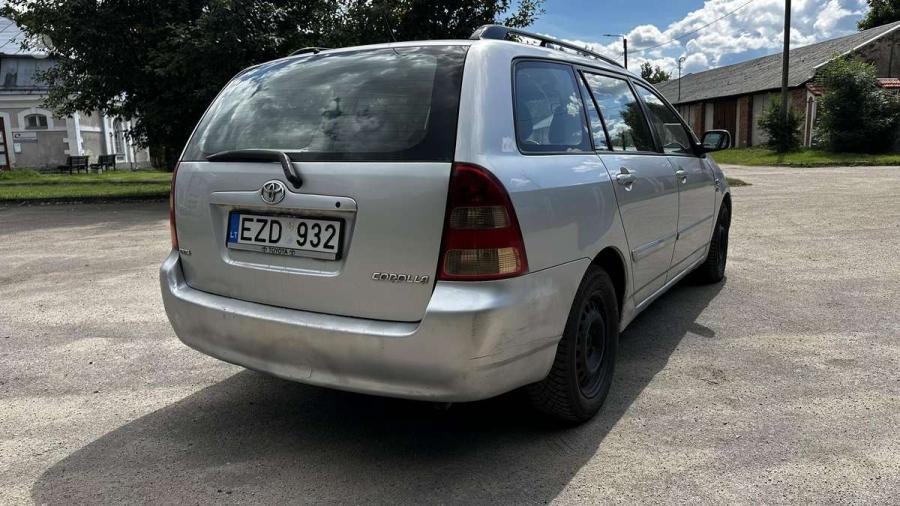 Pelēks Toyota Corolla 2003 Viļņa, ar dzinēja tilpumu 2.00 L un nobraukumu 311 tūkst. km par 1900 €, foto 17 vietnē AUTOMOTO.COM.LV