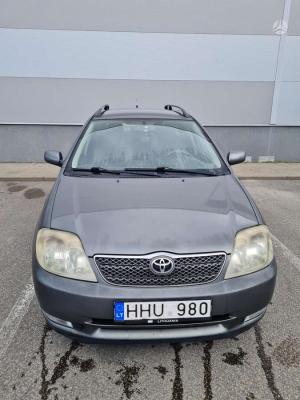 Pelēks Toyota Corolla 2003 Viļņa, ar dzinēja tilpumu 2.00 L un nobraukumu 348 tūkst. km par 600 €, foto  vietnē AUTOMOTO.COM.LV
