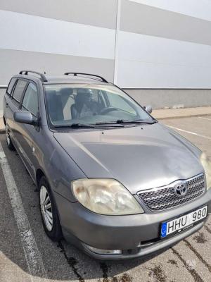 Pelēks Toyota Corolla 2003 Viļņa, ar dzinēja tilpumu 2.00 L un nobraukumu 348 tūkst. km par 600 €, foto 4 vietnē AUTOMOTO.COM.LV