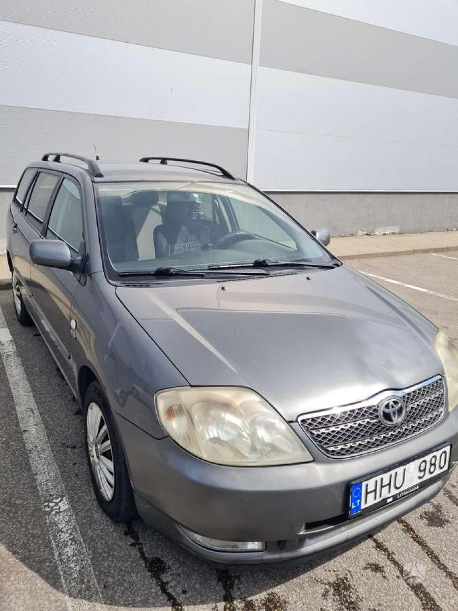 Pelēks Toyota Corolla 2003 Viļņa, ar dzinēja tilpumu 2.00 L un nobraukumu 348 tūkst. km par 600 €, foto 4 vietnē AUTOMOTO.COM.LV