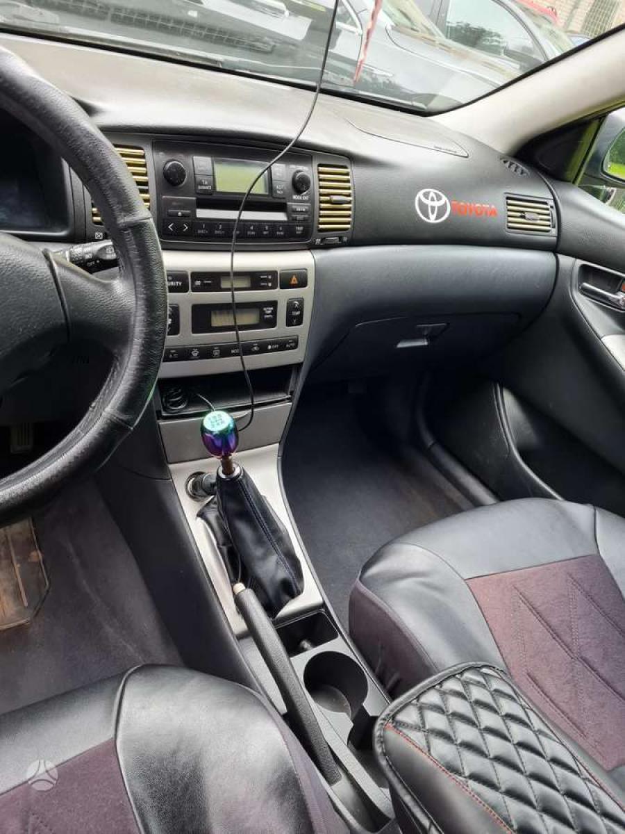 Pelēks Toyota Corolla 2003 Viļņa, ar dzinēja tilpumu 2.00 L un nobraukumu 348 tūkst. km par 600 €, foto 11 vietnē AUTOMOTO.COM.LV