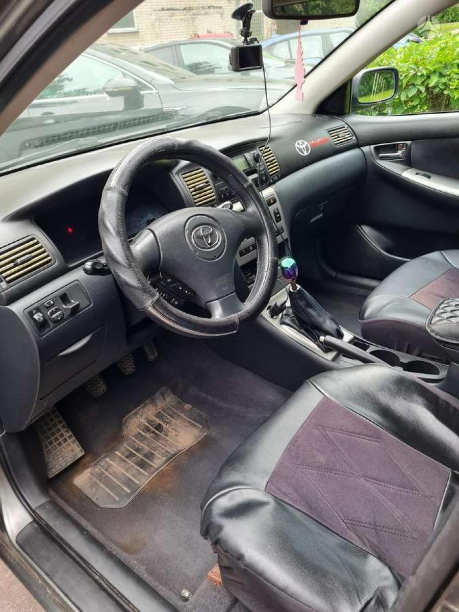 Pelēks Toyota Corolla 2003 Viļņa, ar dzinēja tilpumu 2.00 L un nobraukumu 348 tūkst. km par 600 €, foto 12 vietnē AUTOMOTO.COM.LV