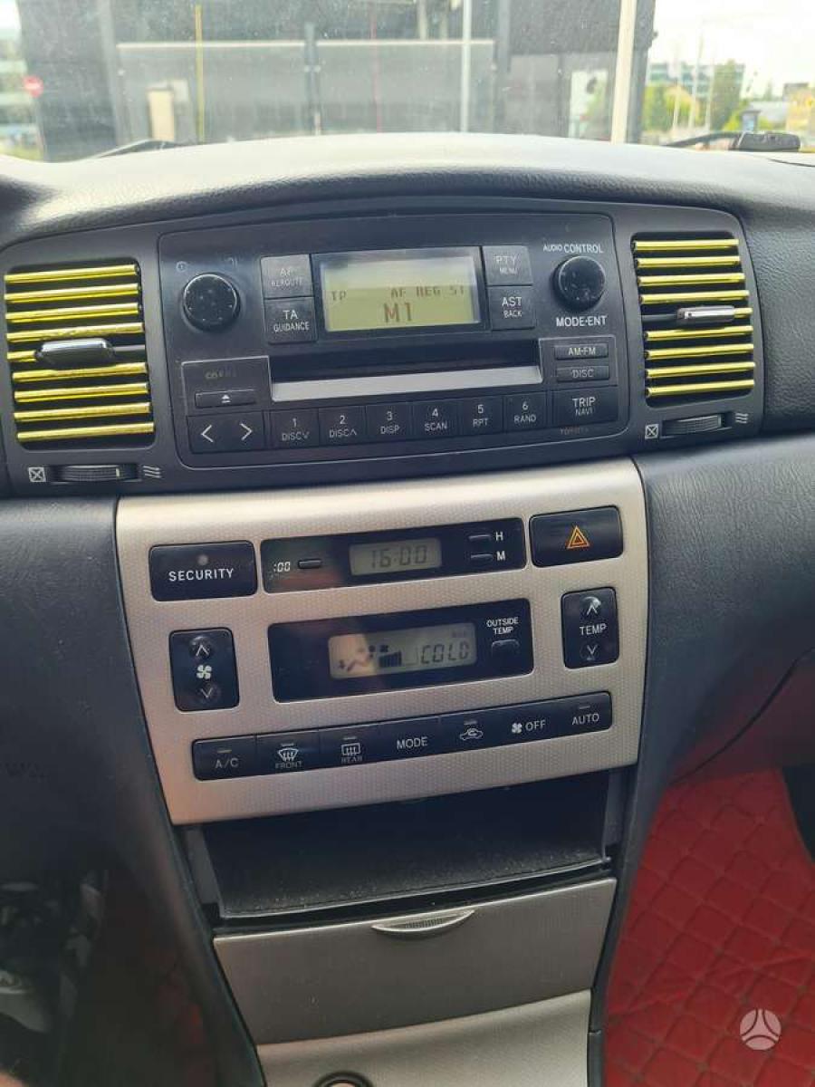 Pelēks Toyota Corolla 2003 Viļņa, ar dzinēja tilpumu 2.00 L un nobraukumu 348 tūkst. km par 600 €, foto 13 vietnē AUTOMOTO.COM.LV