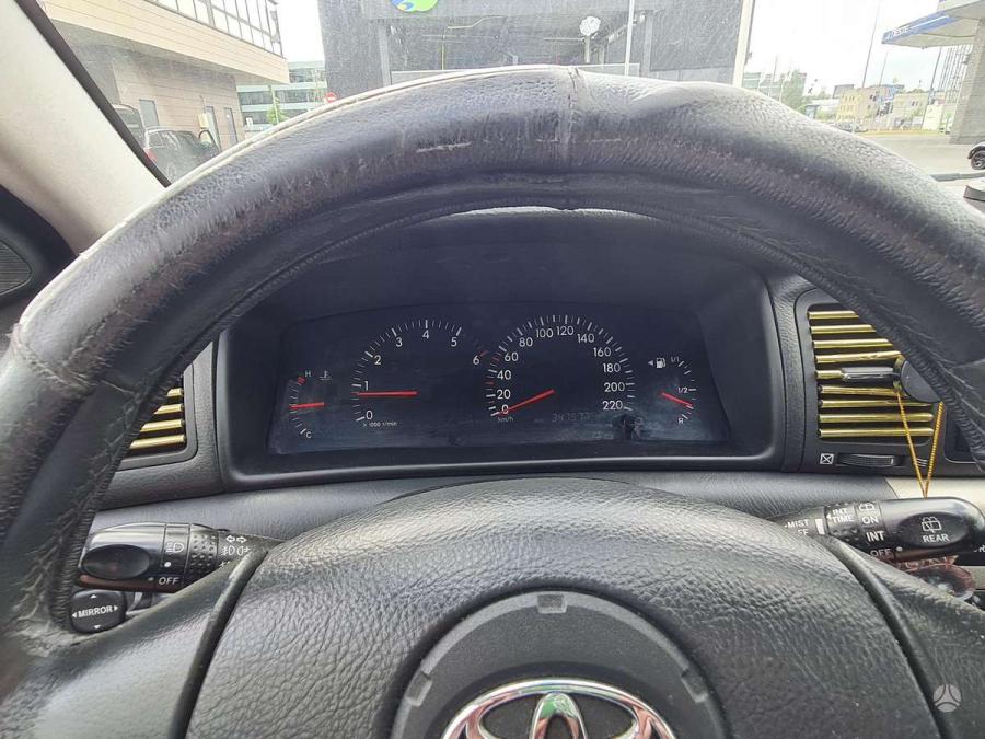 Pelēks Toyota Corolla 2003 Viļņa, ar dzinēja tilpumu 2.00 L un nobraukumu 348 tūkst. km par 600 €, foto 14 vietnē AUTOMOTO.COM.LV