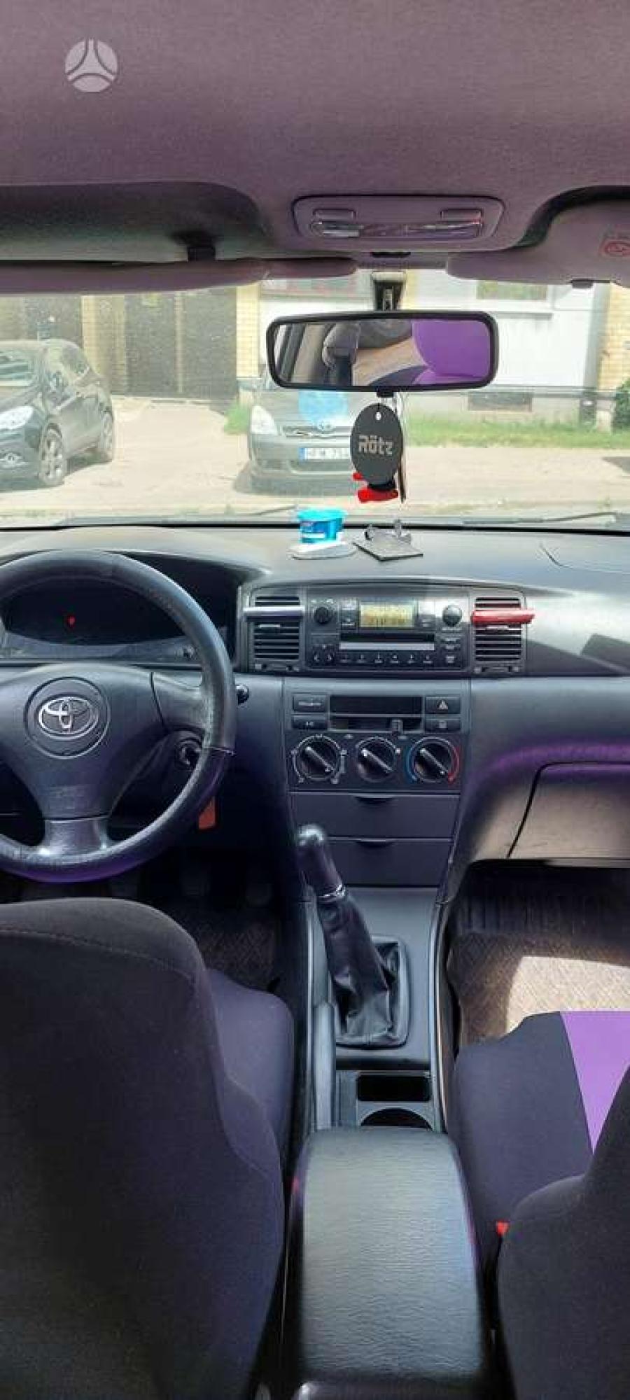 Grey Toyota Corolla 2003 in Vilnius, with an engine capacity of 1.60 L and mileage of 248 thousand km for 2200 €, photo 4 on AUTOMOTO.COM.LV