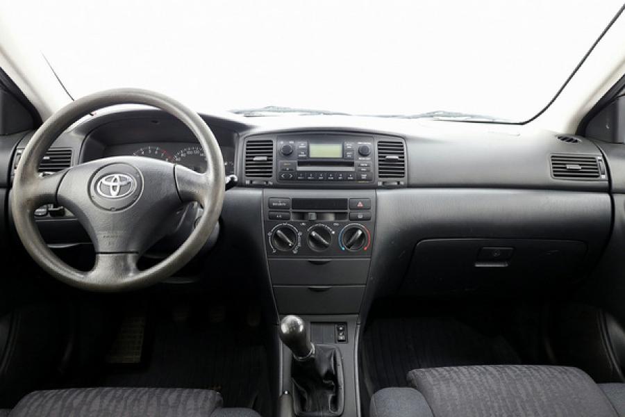 Pelēks Toyota Corolla 2003 Tallina, ar dzinēja tilpumu 1.40 L un nobraukumu 236 tūkst. km par 1199 €, foto 6 vietnē AUTOMOTO.COM.LV