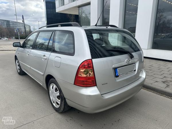 Pelēks Toyota Corolla 2004 Viļņa, ar dzinēja tilpumu 1.60 L un nobraukumu 195 tūkst. km par 2950 €, foto 3 vietnē AUTOMOTO.COM.LV