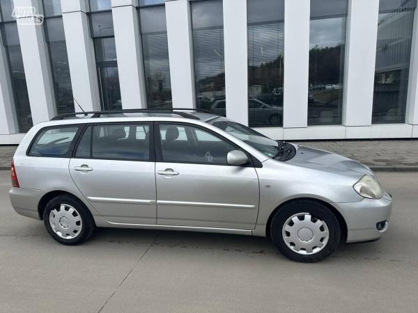 Pelēks Toyota Corolla 2004 Viļņa, ar dzinēja tilpumu 1.60 L un nobraukumu 195 tūkst. km par 2950 €, foto 5 vietnē AUTOMOTO.COM.LV