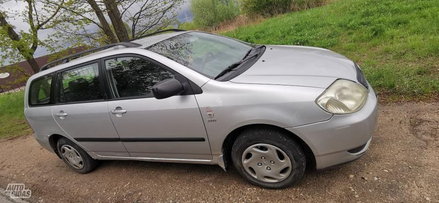 Grey Toyota Corolla 2004 in Kaunas, with an engine capacity of 1.40 L and mileage of 490 thousand km for 990 €, photo 1 on AUTOMOTO.COM.LV