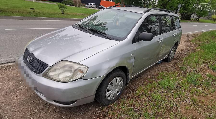 Grey Toyota Corolla 2004 in Kaunas, with an engine capacity of 1.40 L and mileage of 490 thousand km for 990 €, photo 6 on AUTOMOTO.COM.LV