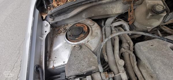 Grey Toyota Corolla 2004 in Kaunas, with an engine capacity of 1.40 L and mileage of 490 thousand km for 990 €, photo 9 on AUTOMOTO.COM.LV