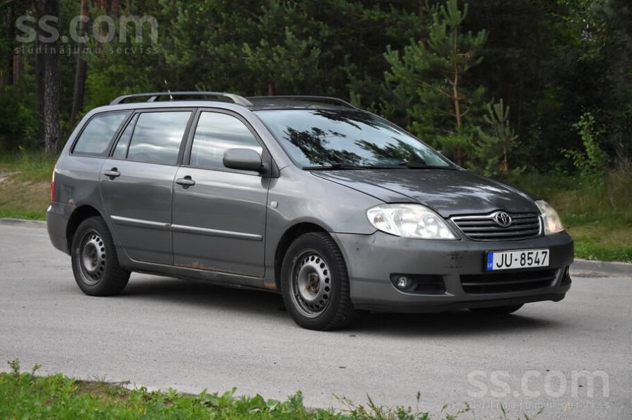 Grey Toyota Corolla 2004 in Riga, with an engine capacity of 1.40 L and mileage of 405 thousand km for 600 €, photo 1 on AUTOMOTO.COM.LV