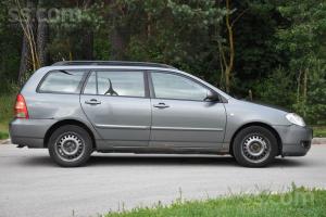 Grey Toyota Corolla 2004 in Riga, with an engine capacity of 1.40 L and mileage of 405 thousand km for 600 €, photo 3 on AUTOMOTO.COM.LV