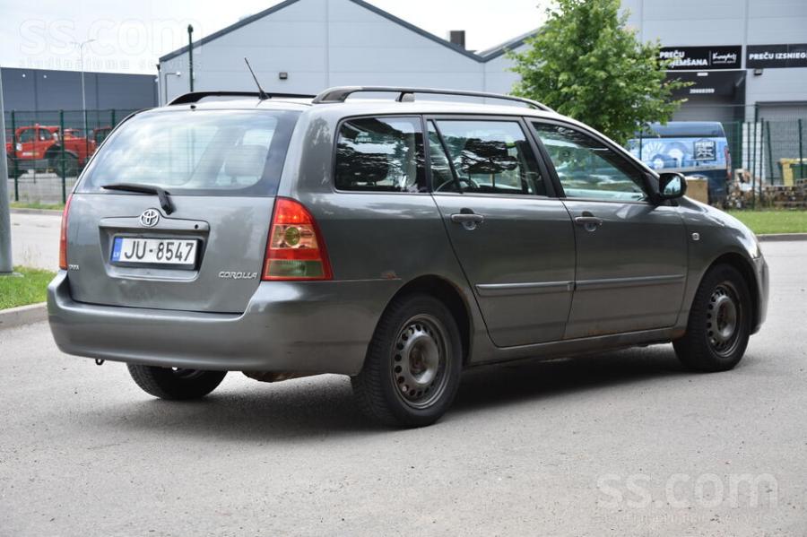 Grey Toyota Corolla 2004 in Riga, with an engine capacity of 1.40 L and mileage of 405 thousand km for 600 €, photo 4 on AUTOMOTO.COM.LV