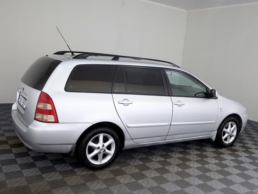 Pelēks Toyota Corolla 2004 Tallina, ar dzinēja tilpumu 1.60 L un nobraukumu 344 tūkst. km par 1996 €, foto 4 vietnē AUTOMOTO.COM.LV