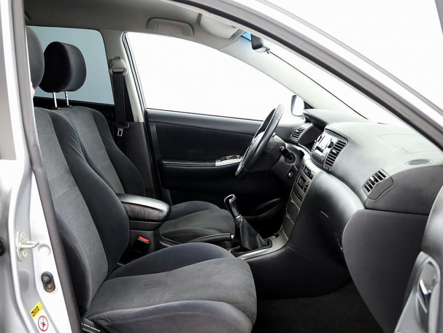 Pelēks Toyota Corolla 2004 Tallina, ar dzinēja tilpumu 1.60 L un nobraukumu 344 tūkst. km par 1996 €, foto 16 vietnē AUTOMOTO.COM.LV
