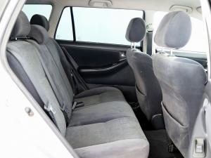 Pelēks Toyota Corolla 2004 Tallina, ar dzinēja tilpumu 1.60 L un nobraukumu 344 tūkst. km par 1996 €, foto 17 vietnē AUTOMOTO.COM.LV