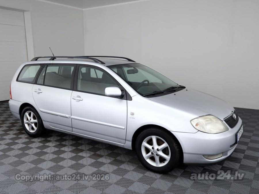 Grey Toyota Corolla 2004 in Tallinn, with an engine capacity of 2.00 L and mileage of 354 thousand km for 799 €, photo 1 on AUTOMOTO.COM.LV