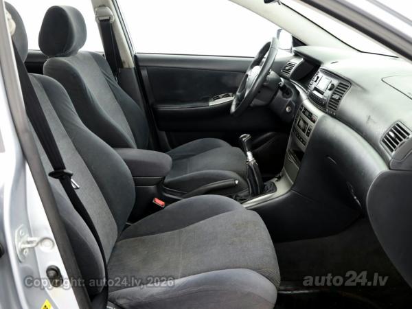 Grey Toyota Corolla 2004 in Tallinn, with an engine capacity of 2.00 L and mileage of 354 thousand km for 799 €, photo 7 on AUTOMOTO.COM.LV