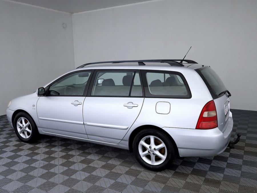 Pelēks Toyota Corolla 2004 Tallina, ar dzinēja tilpumu 2.00 L un nobraukumu 354 tūkst. km par 799 €, foto 5 vietnē AUTOMOTO.COM.LV