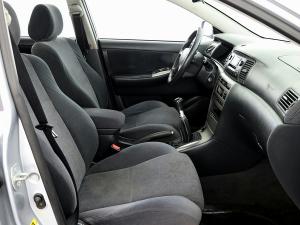 Pelēks Toyota Corolla 2004 Tallina, ar dzinēja tilpumu 2.00 L un nobraukumu 354 tūkst. km par 799 €, foto 7 vietnē AUTOMOTO.COM.LV