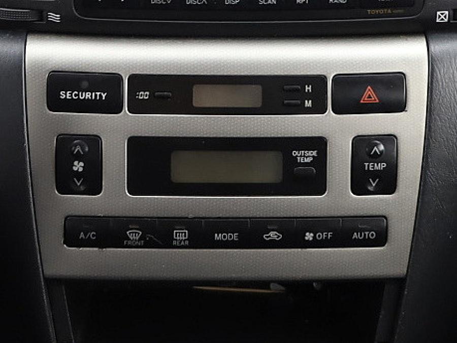 Pelēks Toyota Corolla 2004 Tallina, ar dzinēja tilpumu 2.00 L un nobraukumu 354 tūkst. km par 799 €, foto 9 vietnē AUTOMOTO.COM.LV