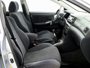 Pelēks Toyota Corolla 2004 Tallina, ar dzinēja tilpumu 2.00 L un nobraukumu 354 tūkst. km par 799 €, foto 15 vietnē AUTOMOTO.COM.LV