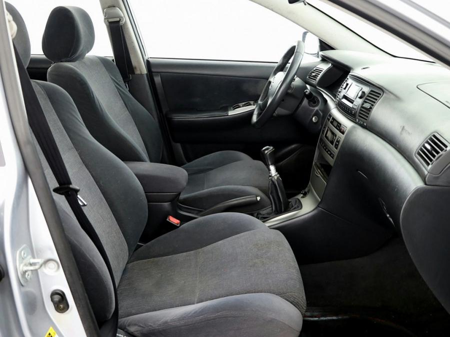 Pelēks Toyota Corolla 2004 Tallina, ar dzinēja tilpumu 2.00 L un nobraukumu 354 tūkst. km par 799 €, foto 15 vietnē AUTOMOTO.COM.LV