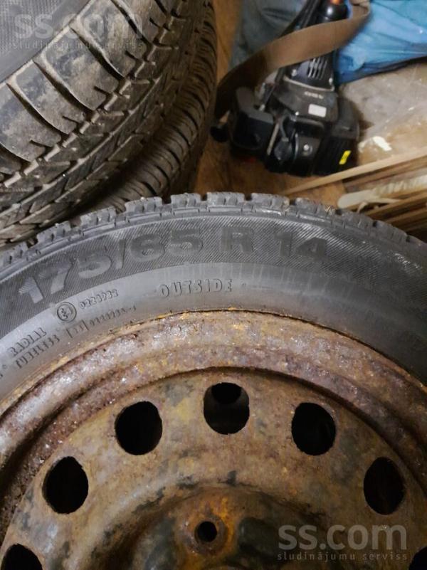 Pelēks Toyota Corolla 2004 Rīga, ar dzinēja tilpumu 1.40 L un nobraukumu 290 tūkst. km par 600 €, foto 6 vietnē AUTOMOTO.COM.LV