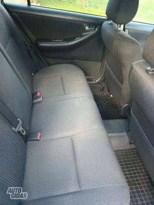 Pelēks Toyota Corolla 2004 Viļņa, ar dzinēja tilpumu 2.00 L un nobraukumu 198 tūkst. km par 2000 €, foto 8 vietnē AUTOMOTO.COM.LV