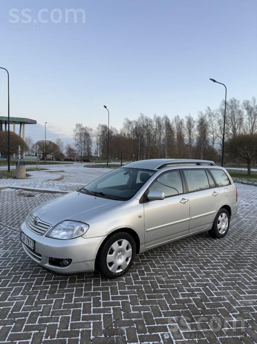 Grey Toyota Corolla 2005 in Tukums, with an engine capacity of 2.00 L and mileage of 240 thousand km for 1690 €, photo 2 on AUTOMOTO.COM.LV