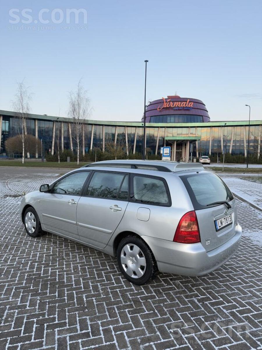 Grey Toyota Corolla 2005 in Tukums, with an engine capacity of 2.00 L and mileage of 240 thousand km for 1690 €, photo 4 on AUTOMOTO.COM.LV