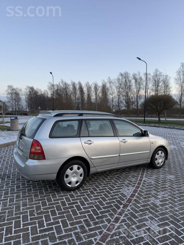 Grey Toyota Corolla 2005 in Tukums, with an engine capacity of 2.00 L and mileage of 240 thousand km for 1690 €, photo 5 on AUTOMOTO.COM.LV