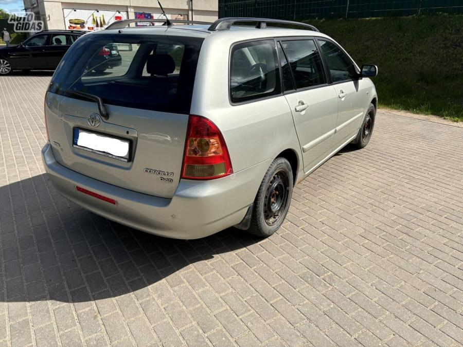 Grey Toyota Corolla 2005 in Vilnius, with an engine capacity of 1.40 L and mileage of 215 thousand km for 1499 €, photo 4 on AUTOMOTO.COM.LV