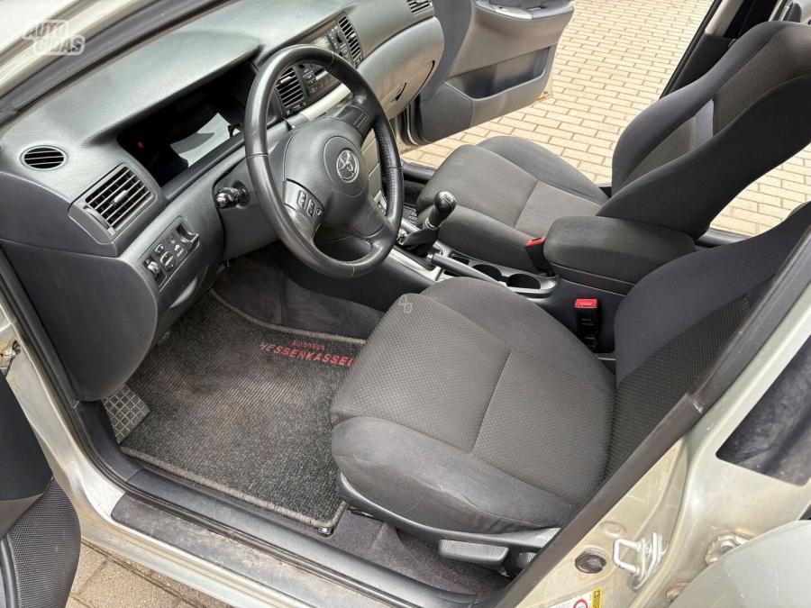 Grey Toyota Corolla 2005 in Vilnius, with an engine capacity of 1.40 L and mileage of 215 thousand km for 1499 €, photo 12 on AUTOMOTO.COM.LV