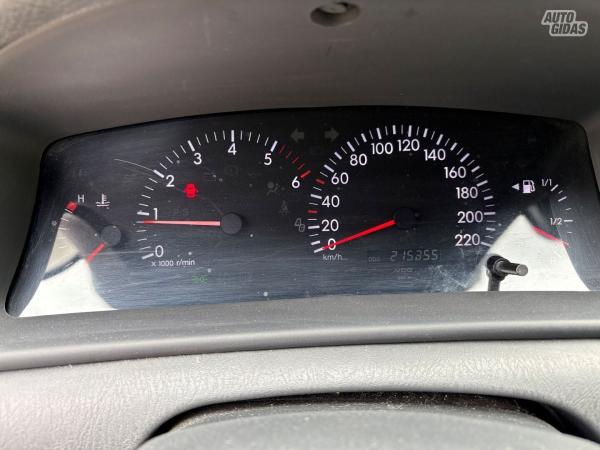 Grey Toyota Corolla 2005 in Vilnius, with an engine capacity of 1.40 L and mileage of 215 thousand km for 1499 €, photo 10 on AUTOMOTO.COM.LV