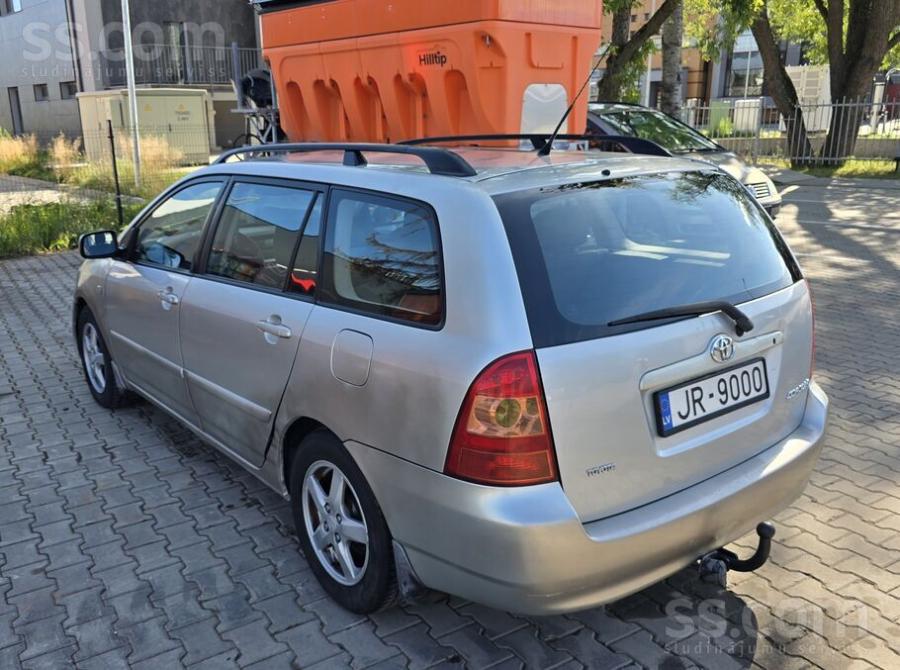Grey Toyota Corolla 2005 in Riga, with an engine capacity of 2.00 L and mileage of 328 thousand km for 1400 €, photo 6 on AUTOMOTO.COM.LV
