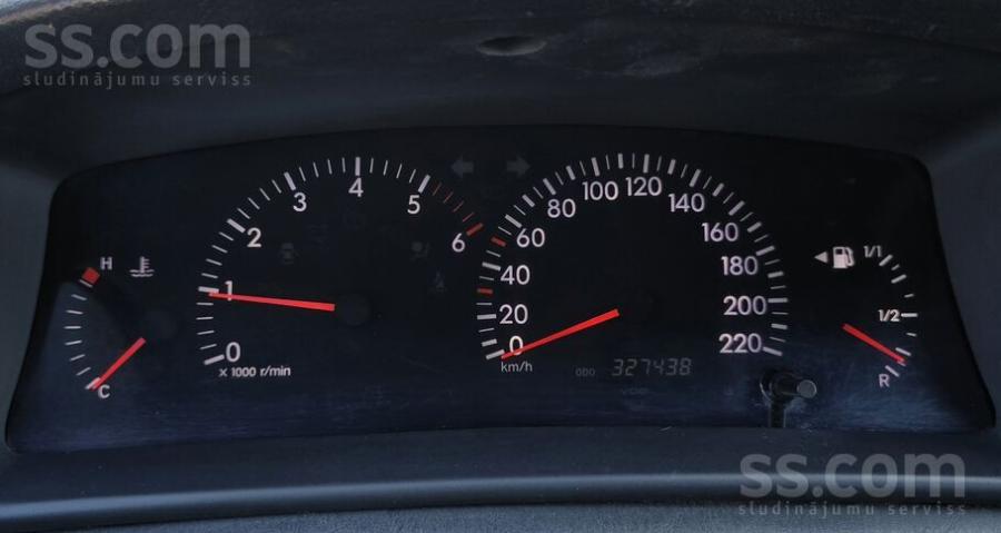 Grey Toyota Corolla 2005 in Riga, with an engine capacity of 2.00 L and mileage of 328 thousand km for 1400 €, photo 14 on AUTOMOTO.COM.LV